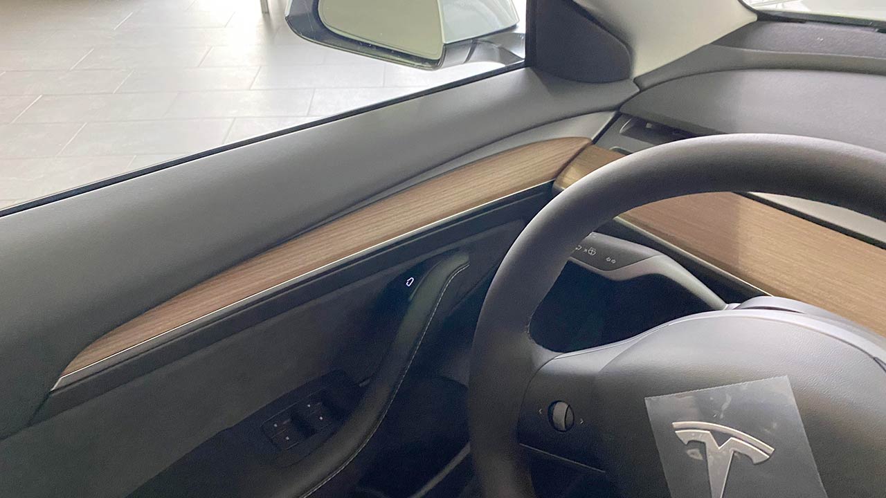 Unmasking Tesla's Wood Trim: A Critical Look Inside – Hills
